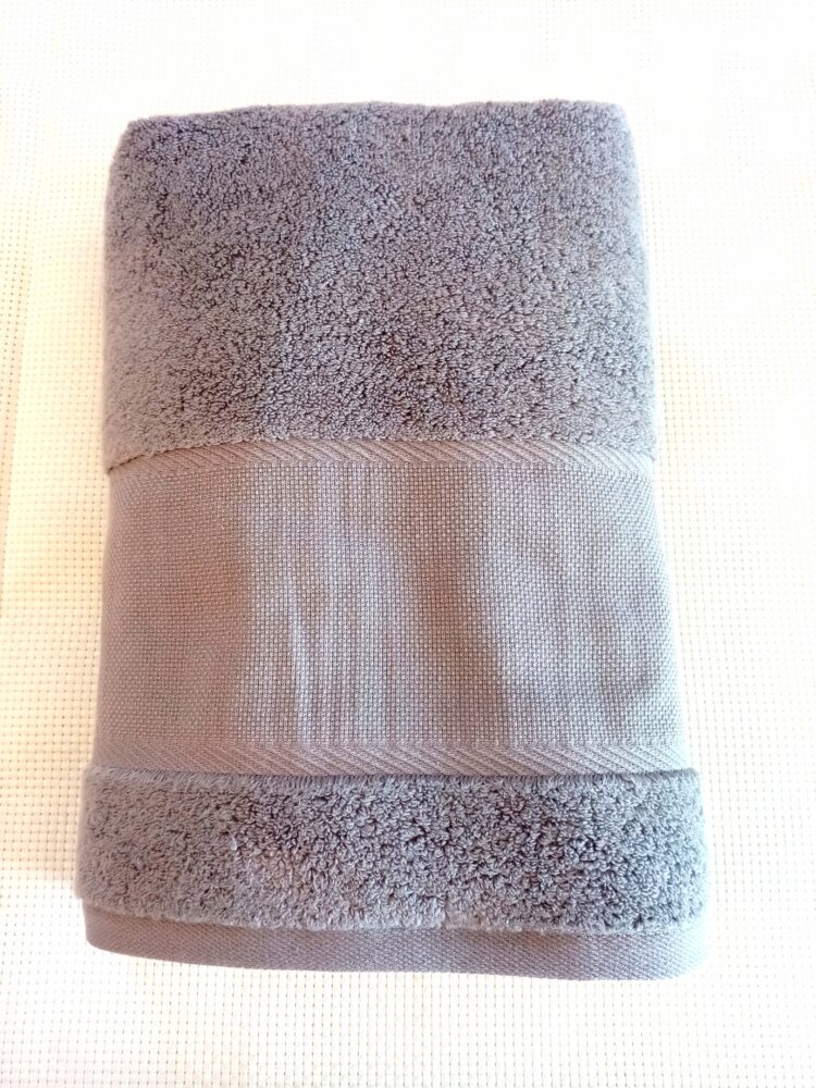 Drap de Bain DMC Galet - Broderie Point à Point Drap de Bain DMC Galet - Broderie Point à Point